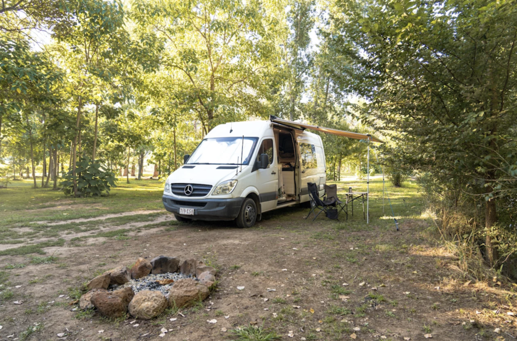 Roadside Camp Powered - Riverside King Valley