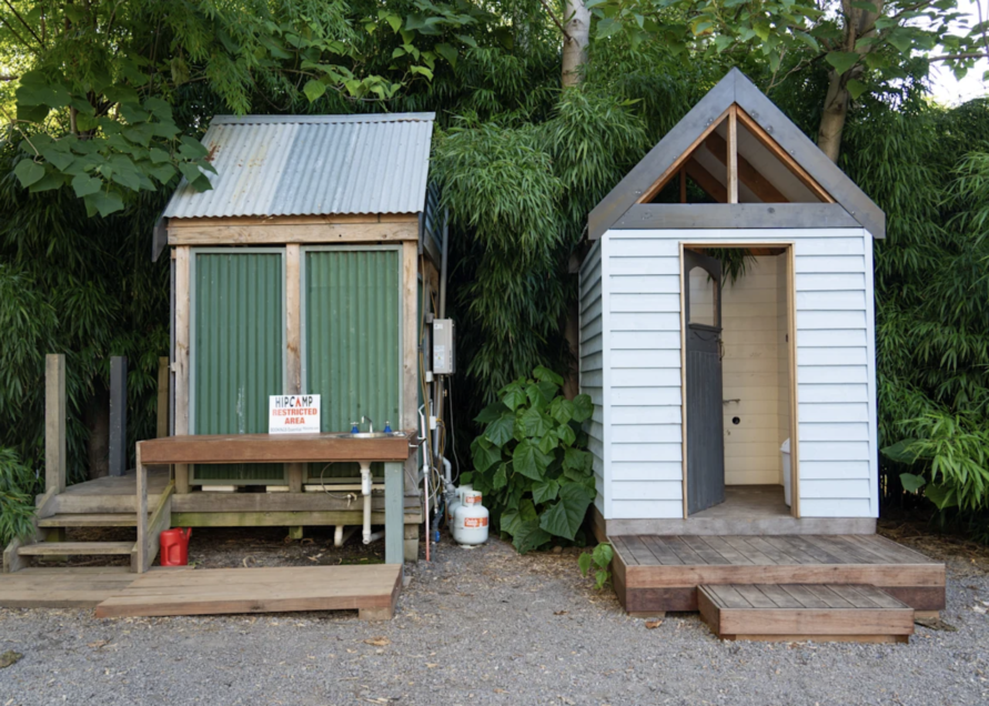 Roadside Camp Powered - Riverside King Valley