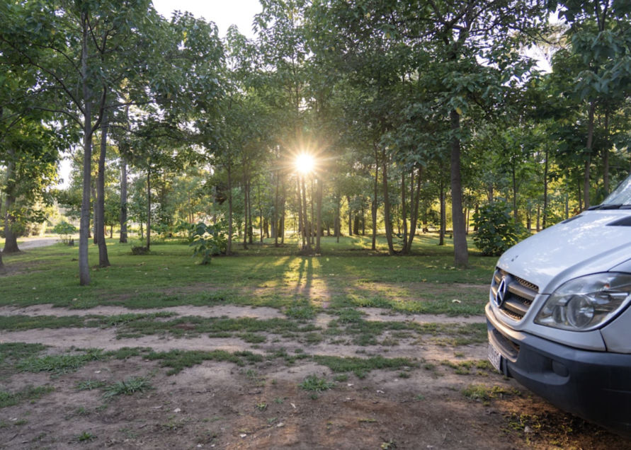 Roadside Camp Powered – Riverside King Valley