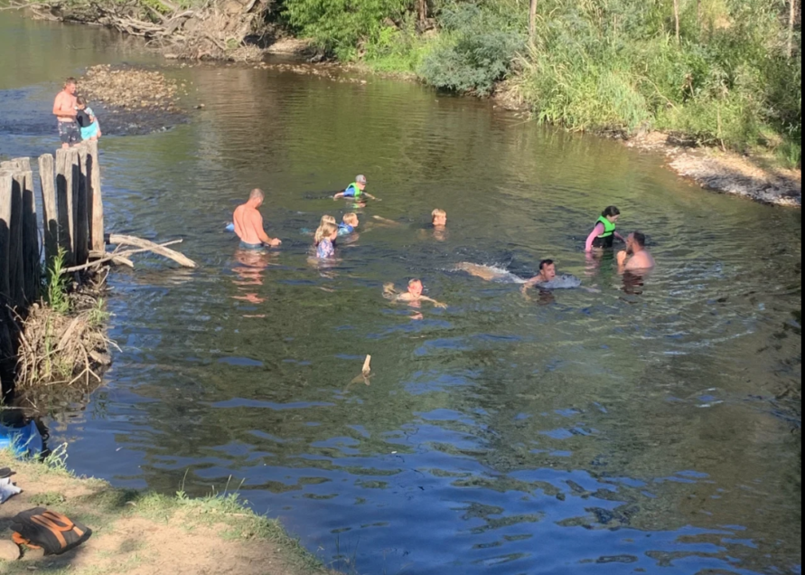 Roadside River Camp – Riverside King Valley